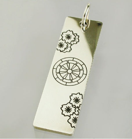 Saito - Silver pendant with family crest and Japanese pattern Pendant ...