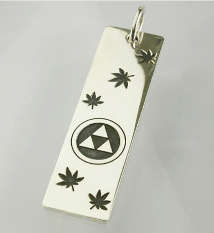 Saito - Silver pendant with family crest and Japanese pattern Pendant ...